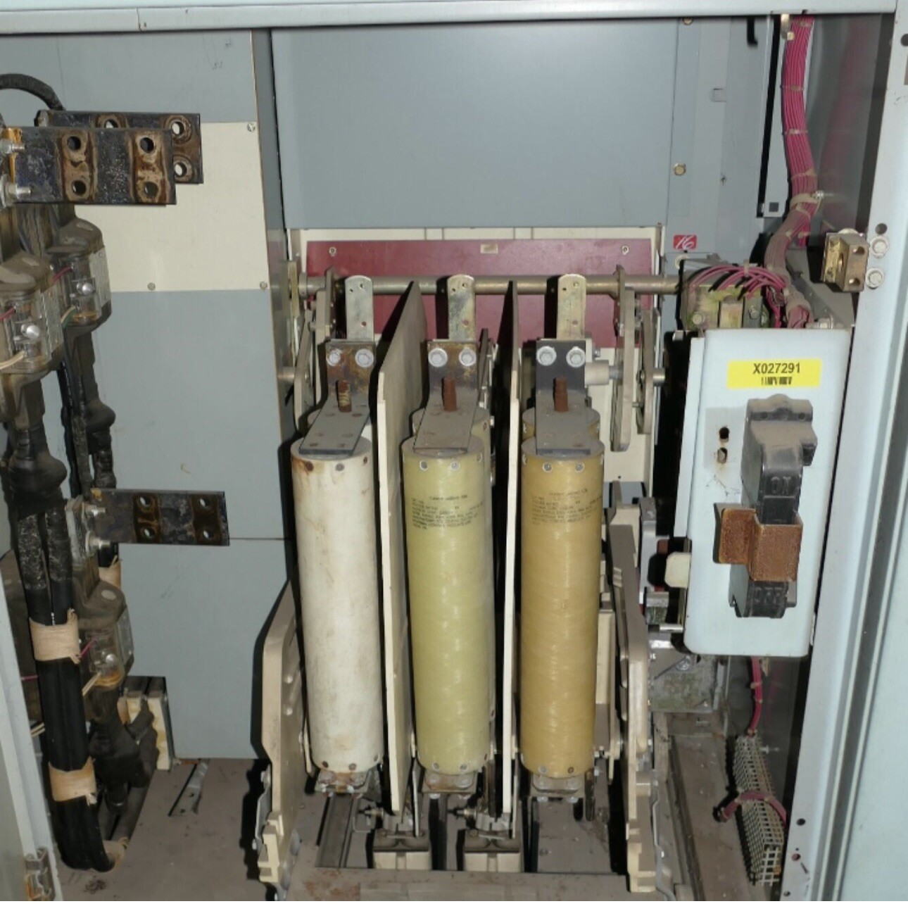 GE IC302 700 Amp Contactor 4160 Volt. IC302EC7AD2A412AD53 Latching ...