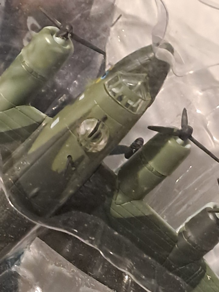 Amercom Diecast Model 1:144 Focke Wulf Fw200 C4 Condor Luftwaffe | eBay