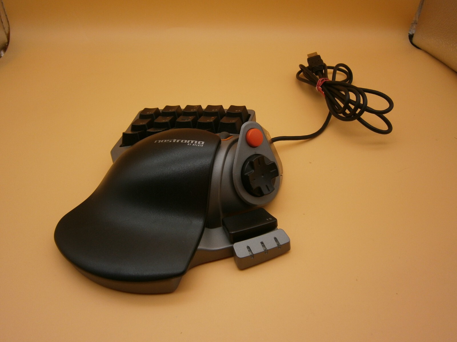 Belkin Nostromo SpeedPad N52 Hybrid Keyboard Gamepad Gaming Mouse ...