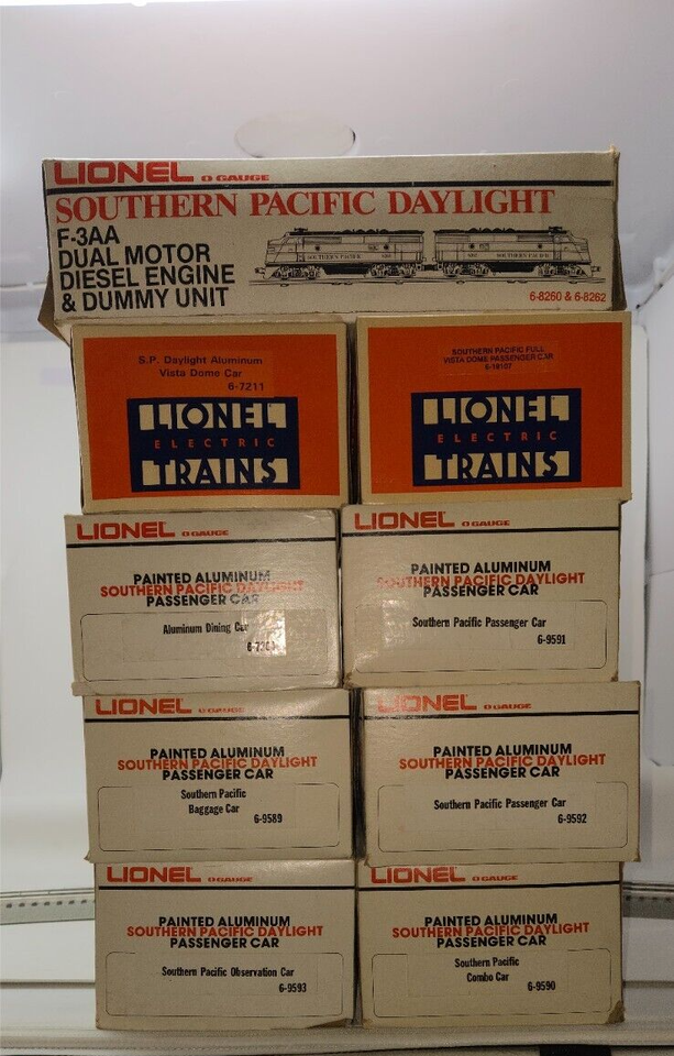 Lionel Southern Pacific Daylight Diesel Set AB Engines & 8 Cars New | eBay