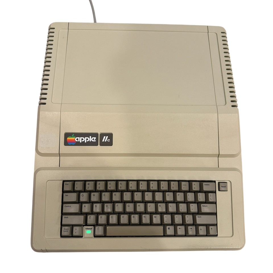 Apple IIe A2S2064 Vintage Personal Computer Apple 2e - Cleaned, Tested ...