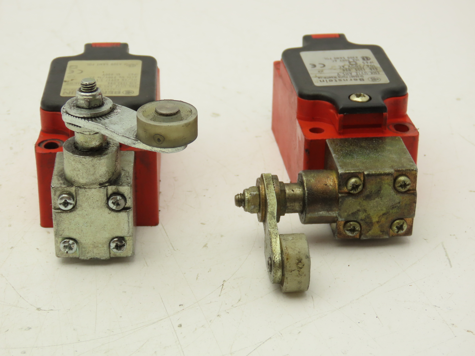 Bernstein ENK-UV1Z AHS-V Limit Switch 500V 10A 30mm Arm Plastic Roller ...