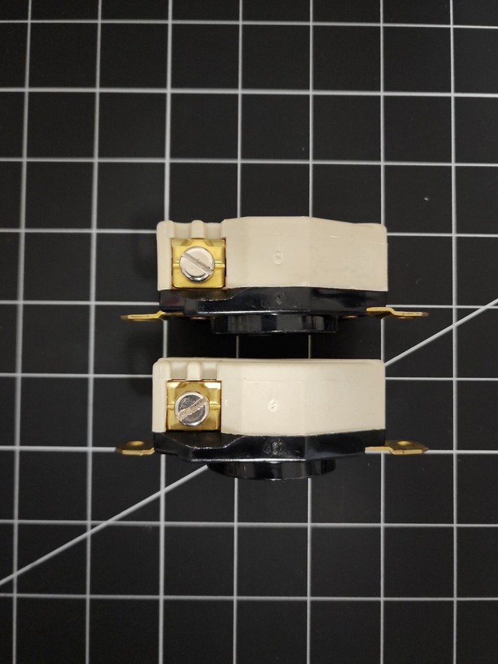 LOT OF ( 2 ) HUBBELL 30 AMP HBL2610 L5-30R TWIST-LOCK 30 AMP 125V ...