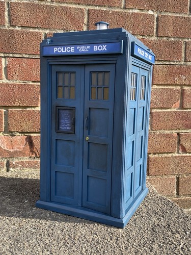 Doctor Who Figures - 5” scale 80s TARDIS Police Box Laser cut Model Kit ...