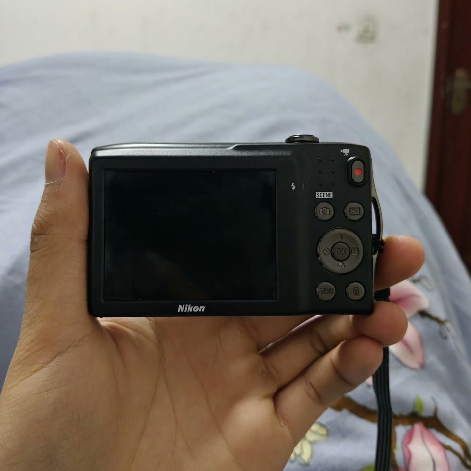 Nikon COOLPIX S3300 Digital Camera 16.0 MP 6X Optical Zoom Built-in ...