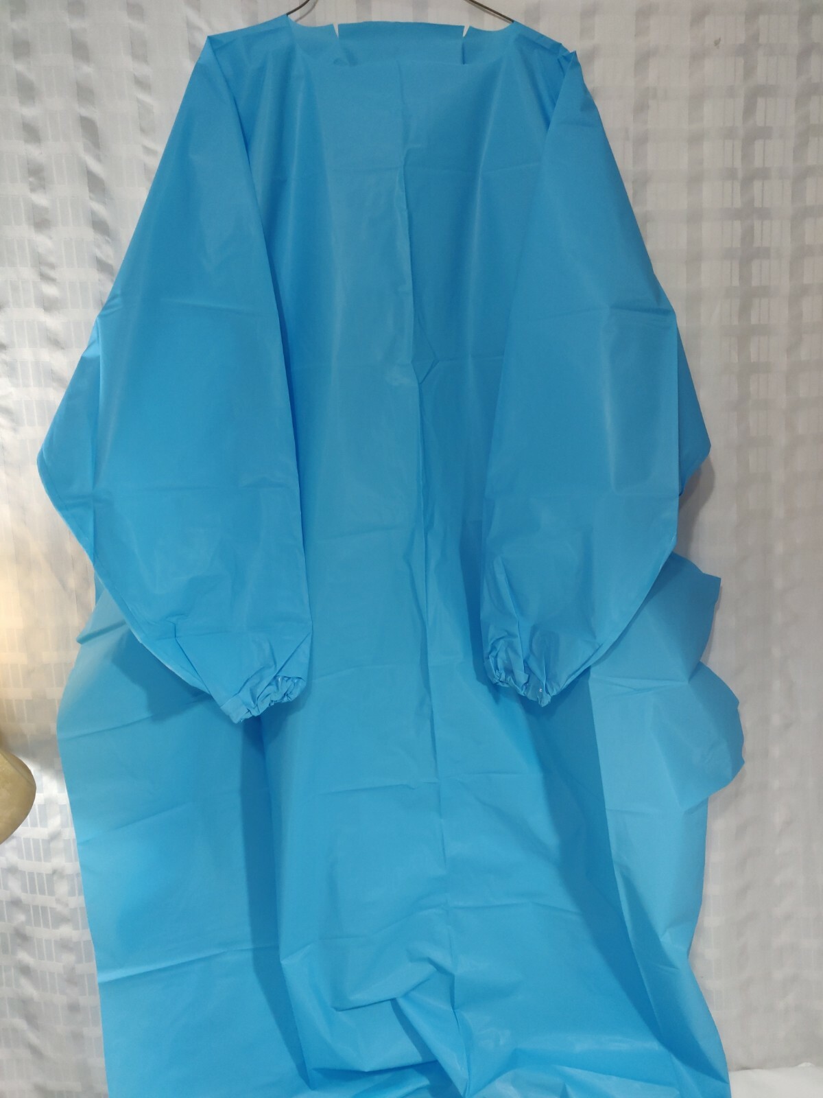 PURE BLUE Disposable Gowns Pack of 12 Elastic Cuff medical gowns Read ...