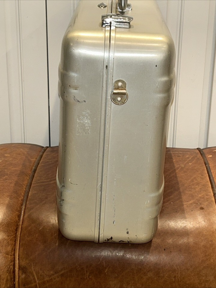 VTG ZERO HALLIBURTON CENTURION ELITE 21” FOAM INSERT CAMERA CASE LENSE ...