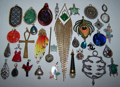 VTG~Mod Jewelry Findings Charm Lot GlassCardinal Shell Lizard Bird ...