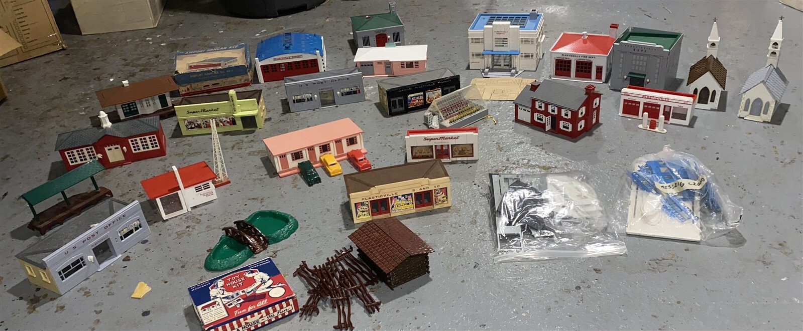 25 Vintage Plasticville O gauge OS Train scale building Kits Nice ...