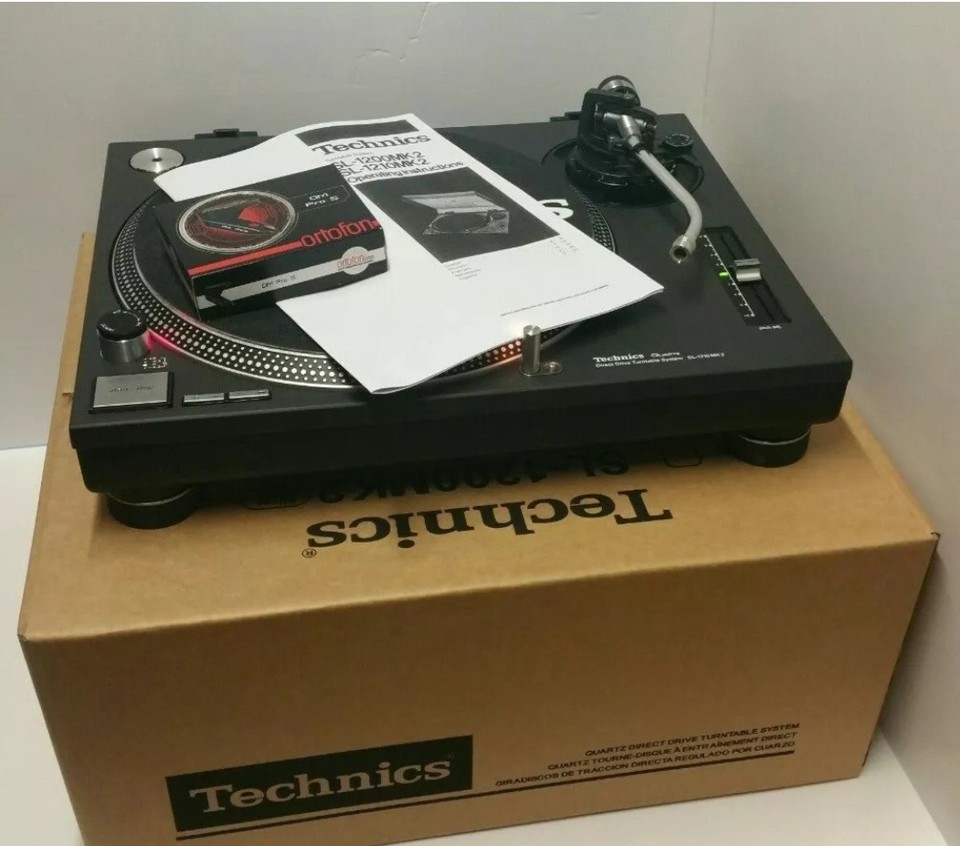 Technics 1210 MK2 Mint conditions New dust cover + Ortofon OM 2 Year ...