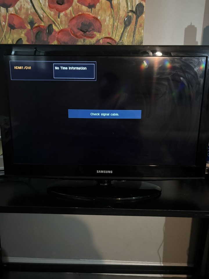 Samsung HD LCD 32" Television TV LN32D403 No Remote | eBay