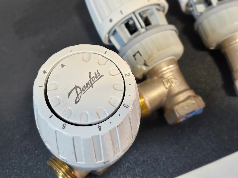 Danfoss AERO RA Click Thermostatic Gas Radiator Valve TRV 015G4290 (Set ...