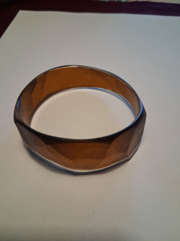 CARA CRONINGER HONEY BROWM FACETED RESIN BANGLES ALL GOOD NO ISSUES ...