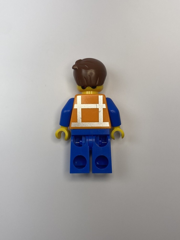 The LEGO Movie 2 Emmet Minifigure with Worn Uniform and Smile / Scared ...