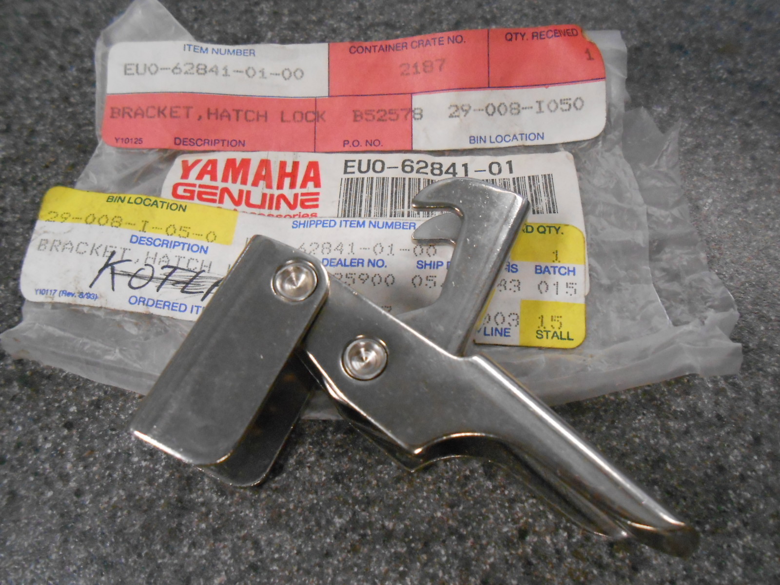 NOS Yamaha Bracket Hatch Lock 1987 - 1993 WR500 1990 - 1992 WRA650 EU0 ...