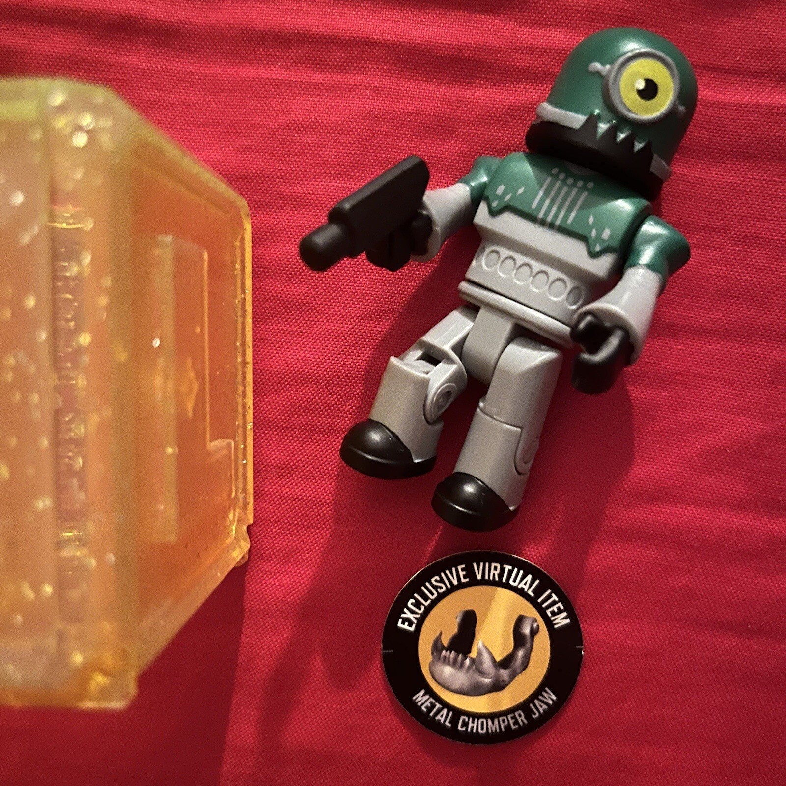 Roblox Celebrity Series 7 - Thrill Island: Chomper (Metal Chomper Jaw ...