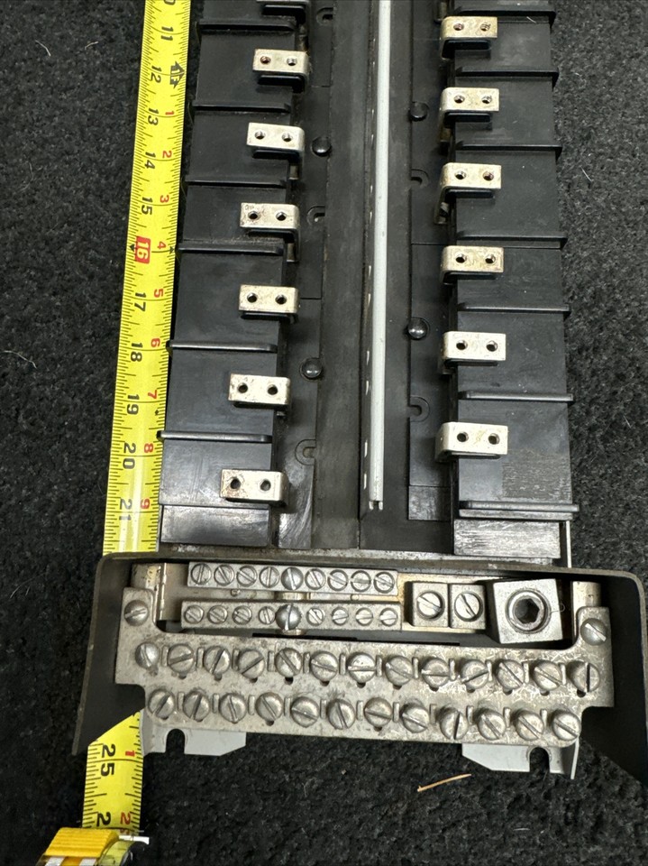 Pushmatic Gould ITE Bulldog Circuit Breaker Panel 100A 24 Space 3 Phase ...