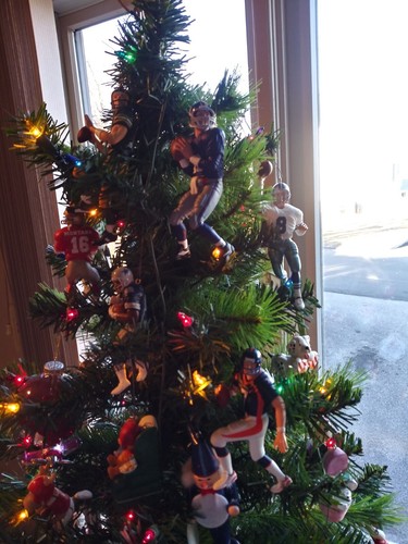 QX8423 Football Legends 16th Eli Manning 2010 Hallmark Keepsake ...