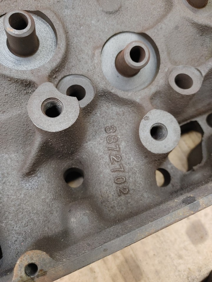1966 Big Block Chevy BBC 396 427 Oval Port Heads 3872702 702. L-17-5. L ...