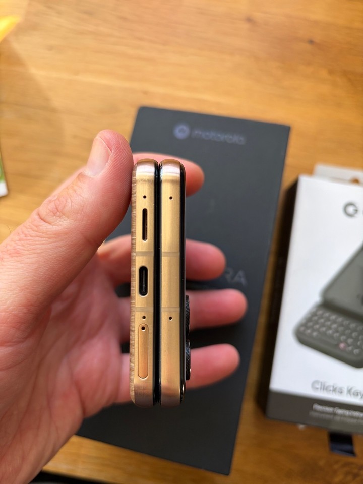 Motorola Razr 60 Ultra-Unlocked-Boxed-Clicks Keyboard-100% BH-512gb ...