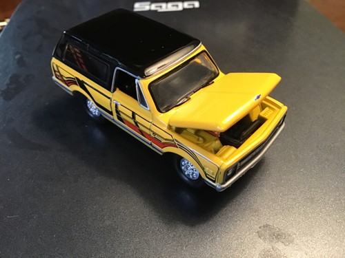 Johnny Lightning 1969 Yellow Chevrolet Blazer Boondocker Classic ...