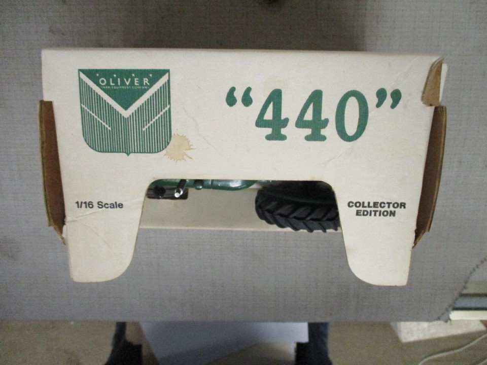 SpecCast Oliver Model 440 Toy Tractor "1989 Collector Edition" 1/16 ...