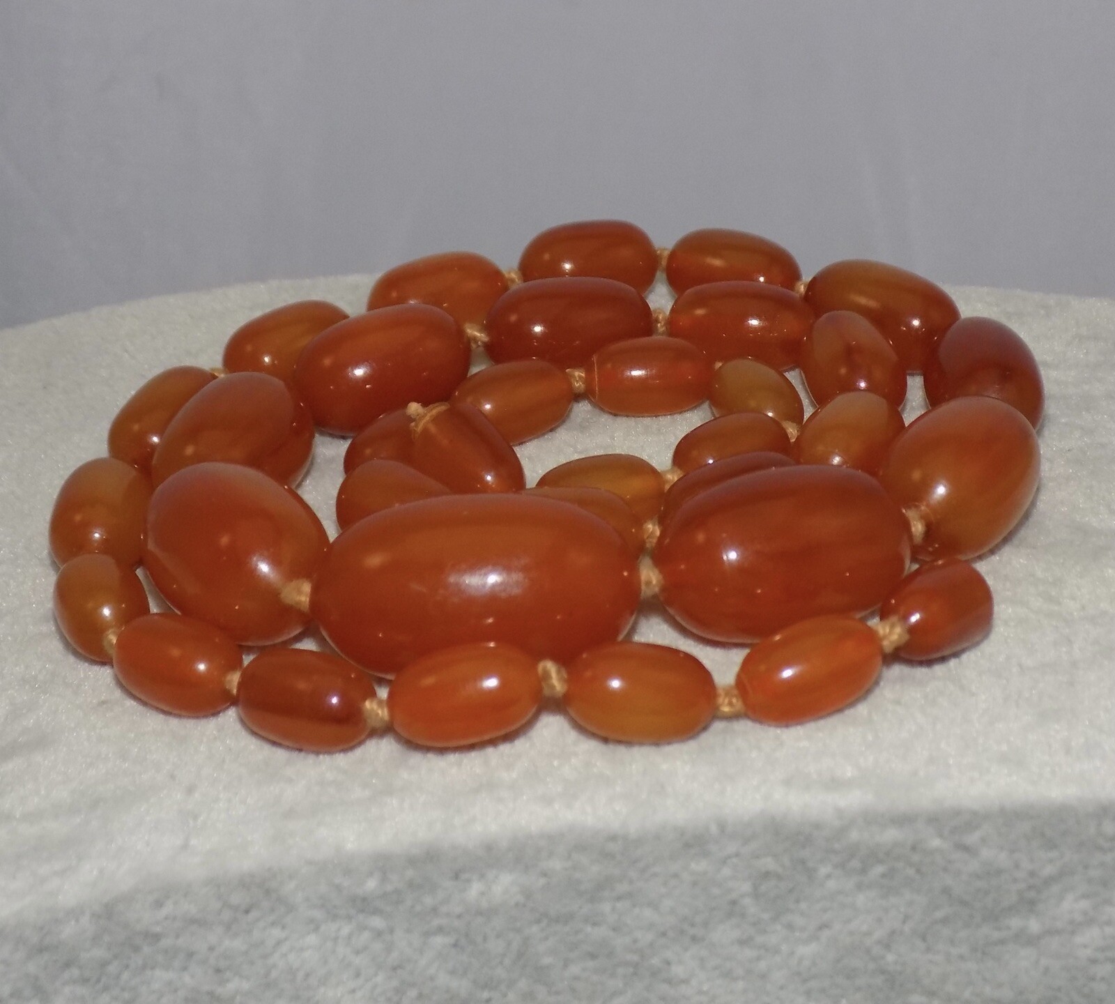 1920's Amber Bakelite Butterscotch Graduated Barrel B… - Gem