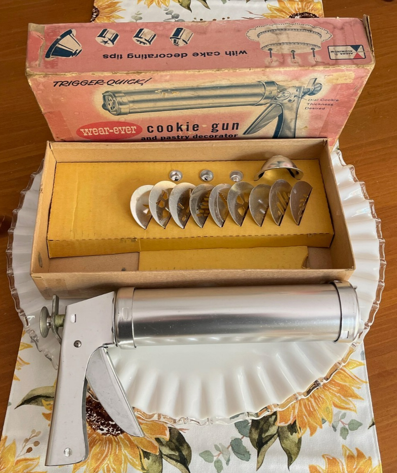 Vintage Wear-Ever Cookie Gun Pastry Cake Decorator Original Box No. 27 ...