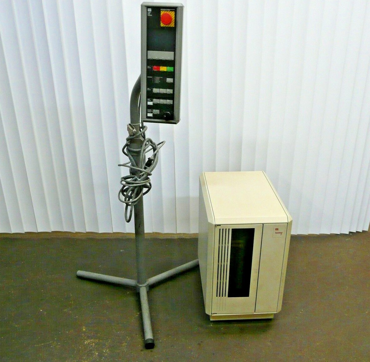 MTS Remote Load Frame Controller 490.05C & MTS TestStarII 490.01B ...