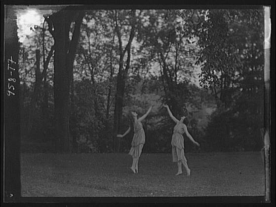 Isadora Duncan dancers,costumes,clothing,performers,outdoors,women,A ...