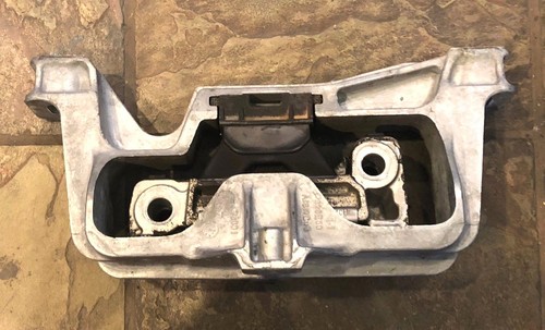 2015 MERCEDES B Electric Drive Base ENGINE RIGHT MOUNT, PART ...
