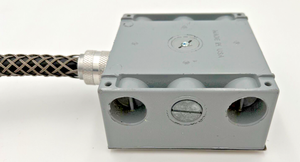 Heavy-Duty 4-Outlet Power Distribution Cord with Strain Relief and 19 ...