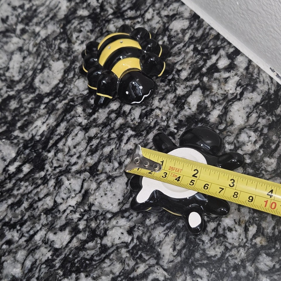 Salt & Pepper Yellow Black Ceramic Tarantulas Spiders Shaker Set | eBay