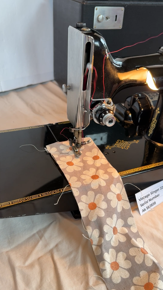 Singer Featherweight 221-1 1951 Sewing Machine Case Pedal Tested Works ...