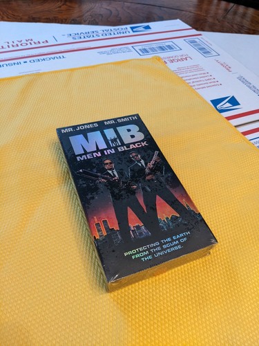 Men In Black MIB VHS Tape ** Factory Sealed ** 1997 43396826533 | eBay
