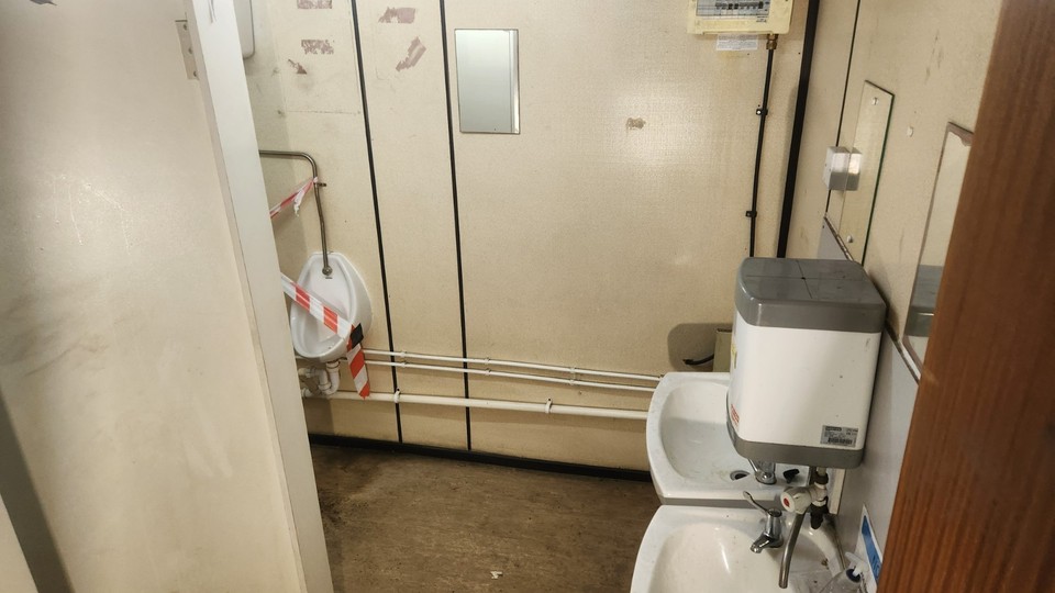 2x 32ft x 10ft Welfare Units / Kitchen / toilets / office / septic tank ...