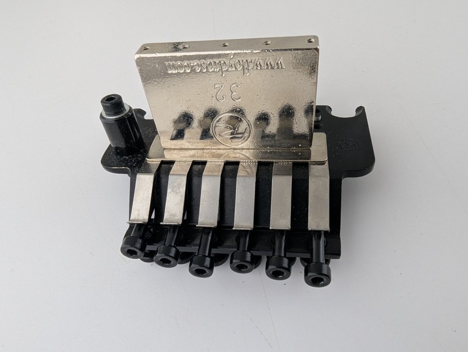 Jackson JS32 Licensed Floyd Rose Tremolo Black 32mm Block | eBay