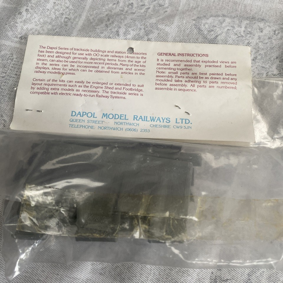 Dapol 00 Gauge Trackside it - Thatched Cottage | eBay