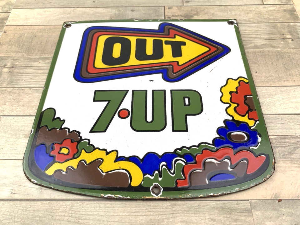 VINTAGE 7-UP OUT ARROW OIL GASOLINE SODA POP 7UP COKE PORCELAIN GAS OIL ...