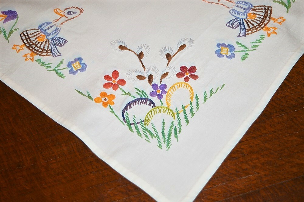 MOMMY DUCK WEARS HER SUNDAY BEST VINTAGE HAND EMBROIDERED LINEN BLEND ...