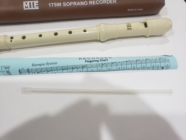 Vintage MTE 175W Soprano Recorder With Case Cleaner Stick for sale ...