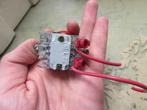 Mafelec L22 BPMR 33 push/pull switch 1" E stop emergency L22BPMR33 ...