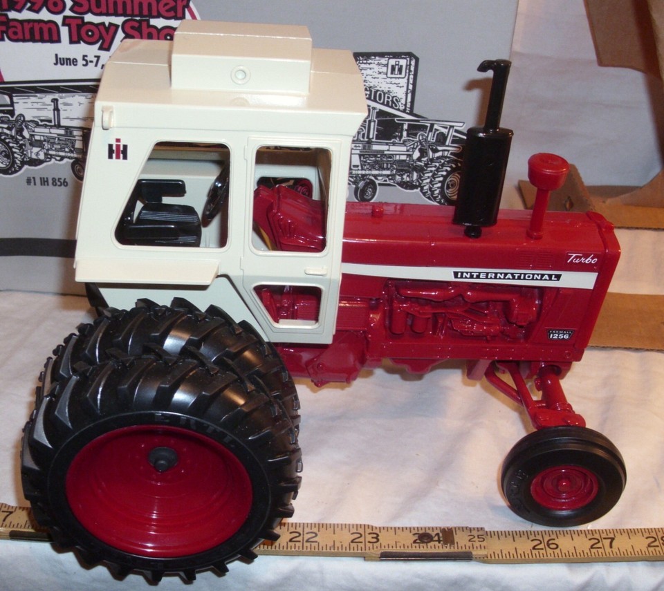 ERTL INTERNATIONAL MODEL 1256 FARM TRACTOR MODEL 1/16 1998 FARM TOY ...