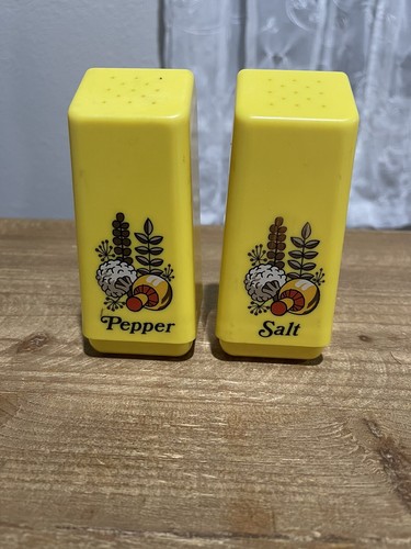 Vintage 1970s 5” Yellow Mushroom Graphic Salt & Pepper Shaker Set w ...