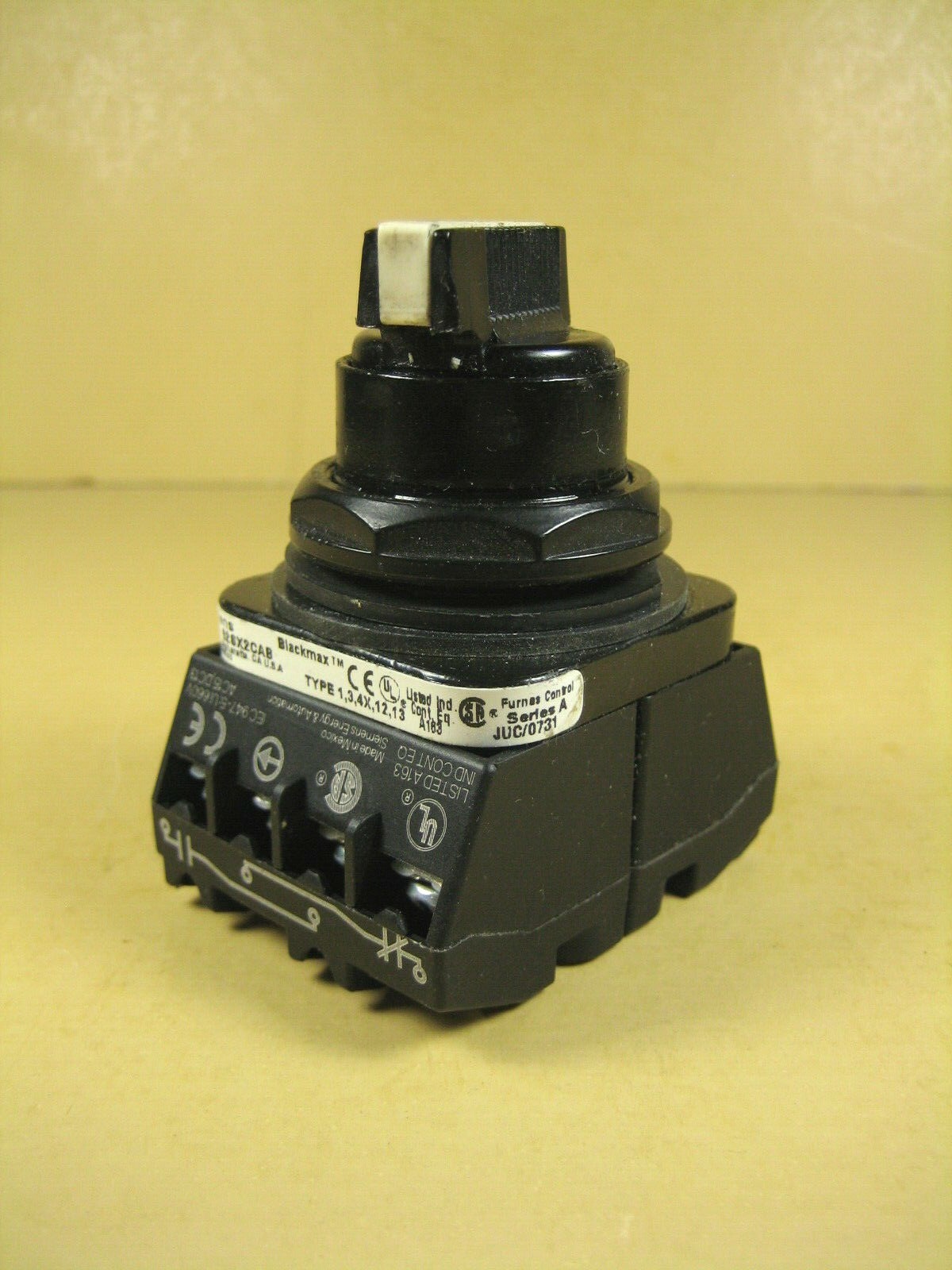Siemens 52SX2CAB w/ 2EA 52BJK 3 Position, missing mounting nut, Lot of ...