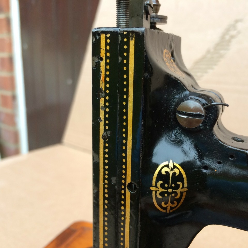 Fiddle base Singer 12k Antique Hand Crank Sewing Machine without case ...