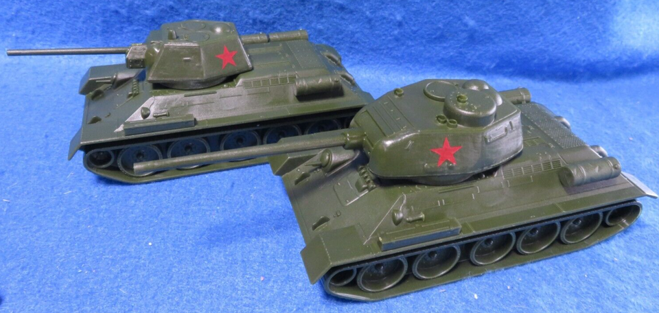 Classic Toy Soldiers 3 WWII Russian tanks T-34/76 + 85 mm with 3 extra ...