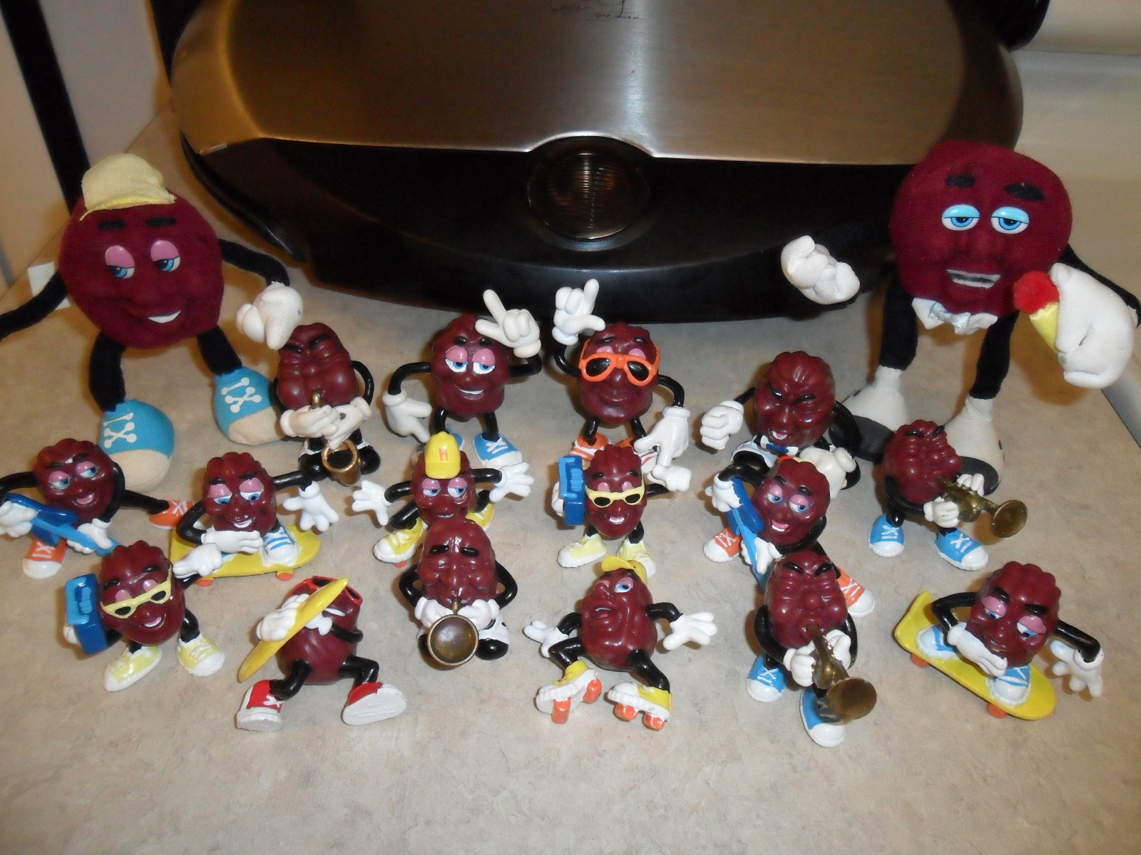 Lot of 18 Vintage California Raisins - PVC Figures - Plush Bendable ...