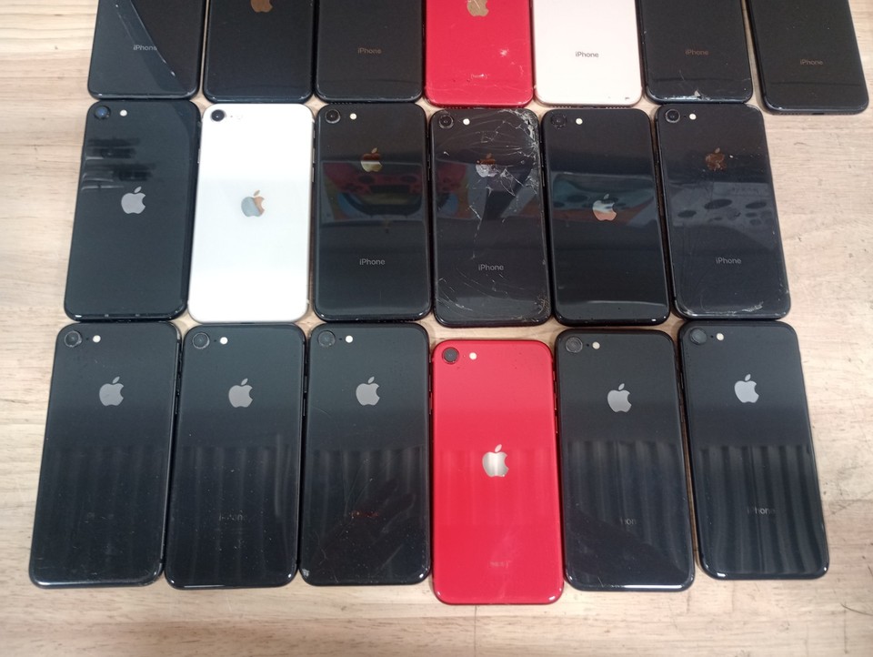 Lot x26 Apple iPhone Smartphones -8,XR,12,SE,X- As-Is/Broken/For Parts ...