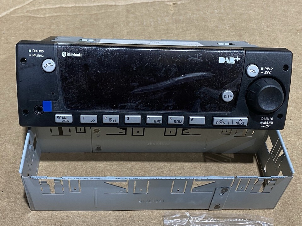 Aptiv Radio 28730946 12v JD DEA700 Series AM/FM Radio